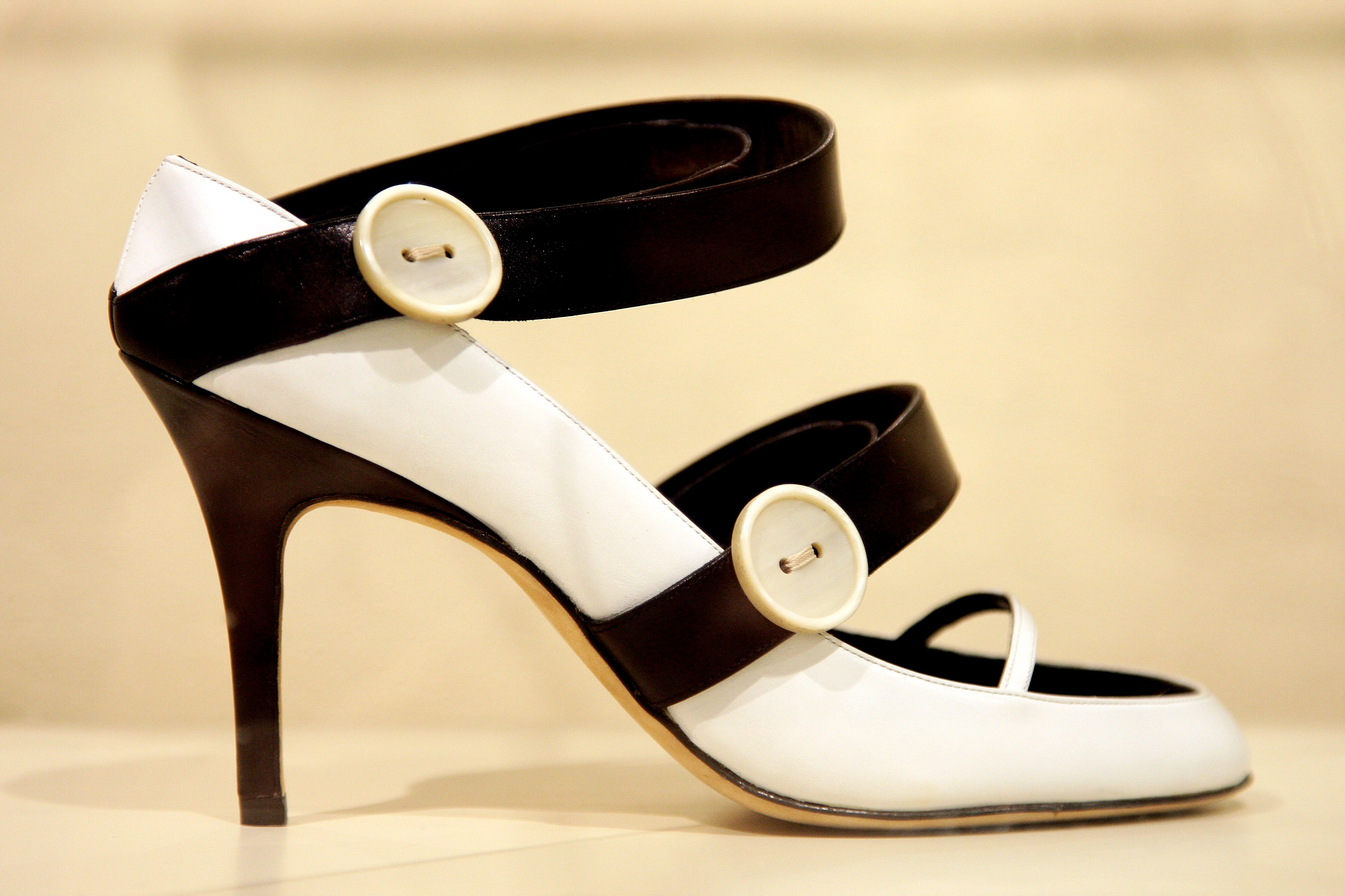 Slavný návrhář Manolo Blahnik: Nepohodlné boty nosí jen blbky ...